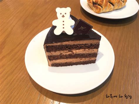 아티제 리얼바닐라빈라떼 스트로베리화이트롤 핫초콜릿 발로나초코테디베어 사파이어헤이즐넛파이 뉴욕치즈케이크 하루에 차 한잔