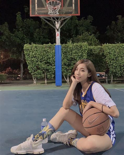 张宇婷 颜值高到爆表网惊那双长腿太op 20p 宅男番号吧