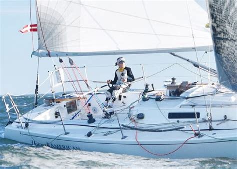 Tutti Gli Occhi Sulla Solitaria Cole Bauer Omnis Magazine