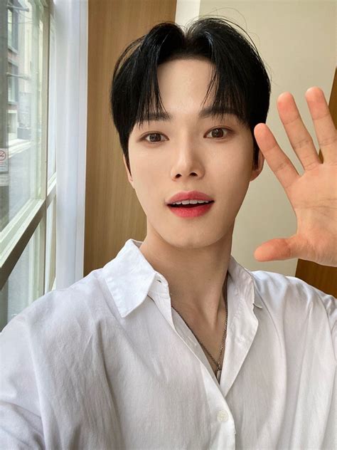 Elast Fancafe Seungyeop Selca 220609 E Last Man Photo Korean Men