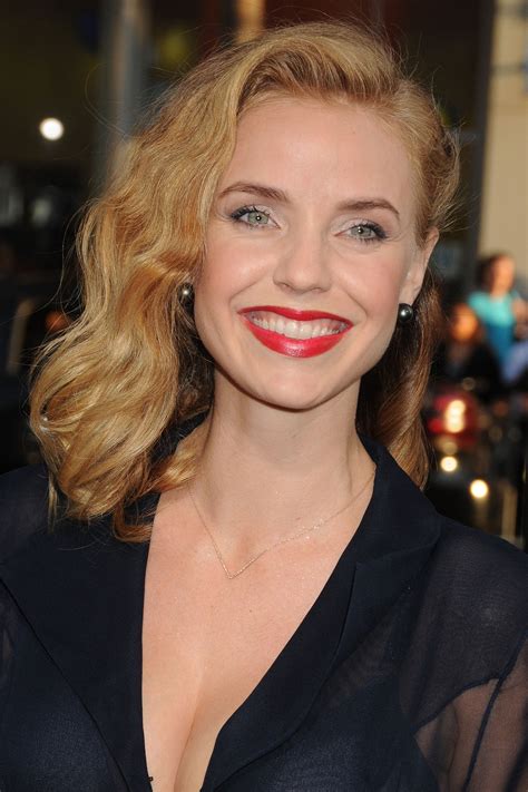 Kelli Garner Pictures Kelli Garner At The Premiere Of If I Stay August 20 2014