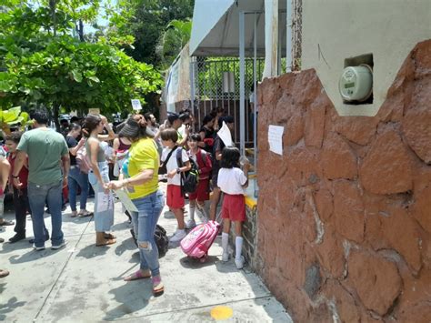 Reprueban Padres De Familia Contenido De Libros De Texto