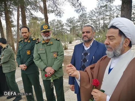 تصاویر عطرافشانی مزار نوجوان شهید حیدر رضایی در قم