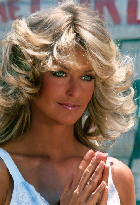 Farrah Fawcett On The Set Of Charlies Angels 1976 Coiffure Année
