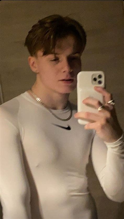 Pin De Lelê 💌 En Lewis Sharp Celebridades