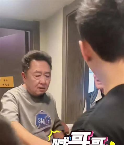 71岁朱时茂和56岁于谦同框，于谦更像七旬老人，满脸皱纹老态龙钟