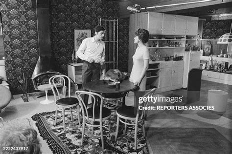 Alain Delon Et Irina Demick Sur Le Tournage Du Film Le Clan Des