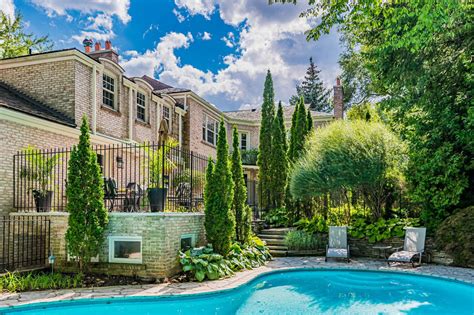 Eileen Lasswell Broker