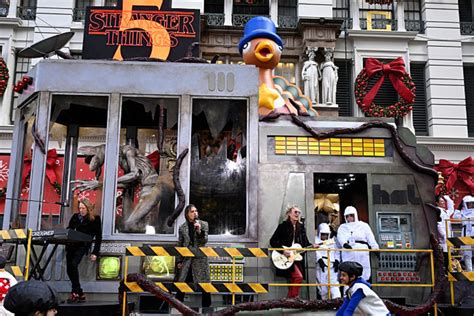 Foreigners Bizarre And Unexpected Stranger Things Float Performance Leaves Macys Parade