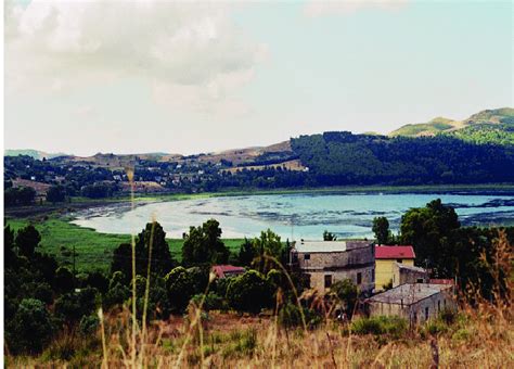 L Lago Di Pergusa Pergusa Enna Attraverso Il Quale Secondo La