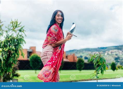 Atractiva Chica Colombiana En El Parque Foto De Archivo Imagen De Cara Parque