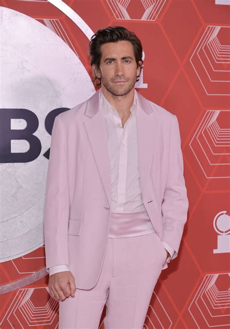 Jake Gyllenhaal Red Austin Butler Pink Suit Leonardo Dicaprio Pink Suit Jake Gyllenhaal Pink