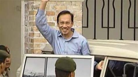 Malaysias Opposition Leader Denies Sex Allegations