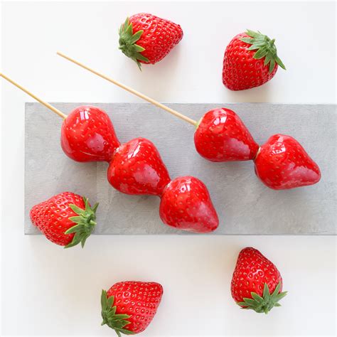 【楽天市場】食べられない いちご飴（1本：苺3個）｜苺 イチゴ ストロベリー 食品サンプル サンプル品 レプリカ 見本 見本品 造花 フェイク イミテーション 材料 部材 花材 店舗 装飾