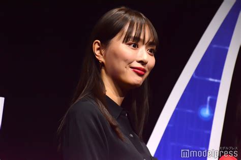 画像1352 内田理央、極ミニスカ×黒タイツで美太もも全開 圧巻スタイルに「さすがの美脚」「モチベになる」の声 モデルプレス