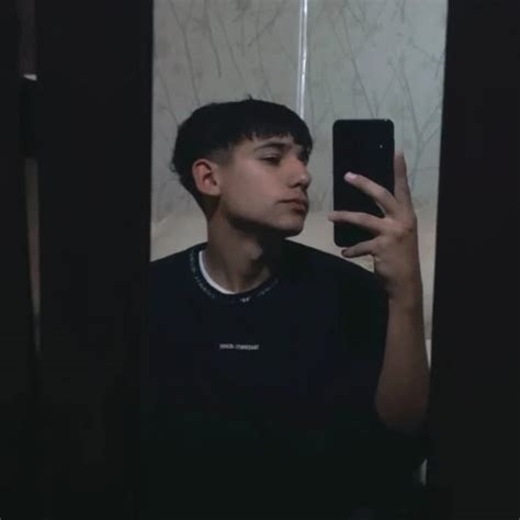 Simón Londra Simonlondra • Threads Say More