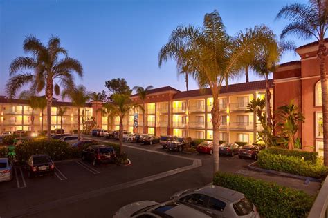 Is There A T Shop At Cortona Inn And Suites Anaheim Resort Pictures