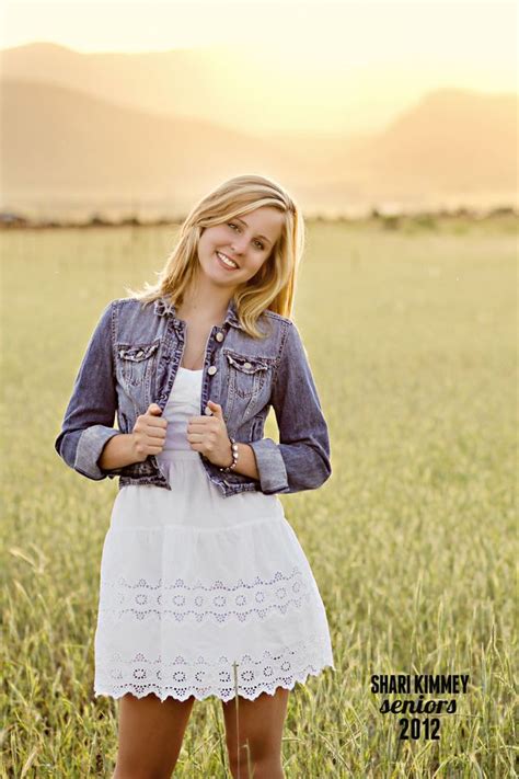 Cute Senior Portrait Outfits Luana Bernier