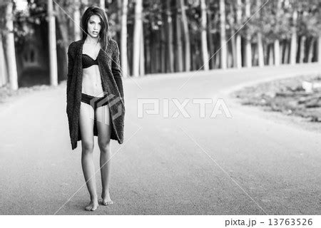 Woman In Lingerie Walking In A Rural Roadの写真素材 13763526 Pixta