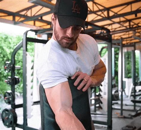 Pin De Kayeloni Aponte Em Aaron Taylor Freaking Johnson Em 2025 Aaron Taylor Johnson Homens