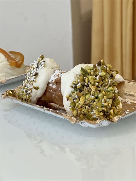 Cannoleria Piccola Cannoli Bar And T Store Another Cannoli Basket