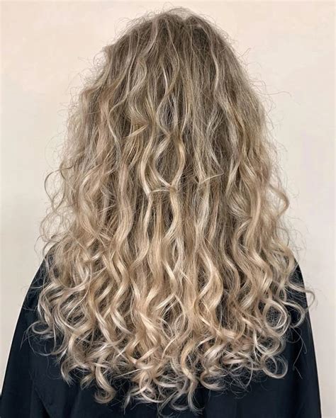 Окрашивание Завивка длинных волос Длинные кудрявые волосы Завивка волос