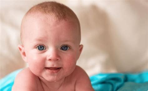 宝宝抬头有规律，想让孩子尽快掌握这项技能，训练就得讲究方法 搜狐大视野 搜狐新闻