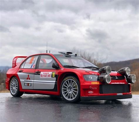 Mitsubishi Lancer Evolution Coche De Rally Rojo Estacionado En Un