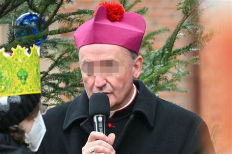 Bp Andrzej J Stanie Przed Sądem Chodzi O Krycie Księży Pedofilów