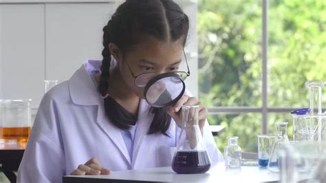 886 Nerd Girl Stock Videos Footage And 4k Video Clips Getty Images