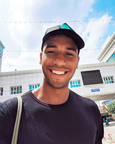 Thumbs Pro El Mago De Guapos Elliot Knight