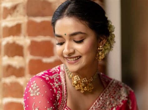 Keerthy Suresh On Her Bollywood Debut And Samanthas Support