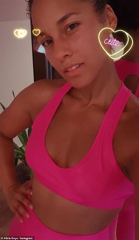 Alicia Keys Shows Off Her Toned Figure In Pink Workout Gear As She