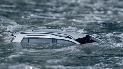 Свлачища и 100 наводнени къщи в Словения доведоха до масова евакуация Lupa Bg