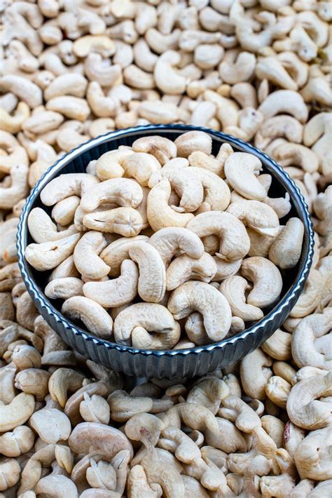 Mixed Nuts With Shells Moayeri Saffron