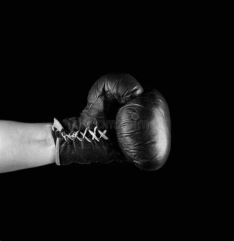 Guante De Boxeo Vestido En La Mano Del Hombre Imagen De Archivo