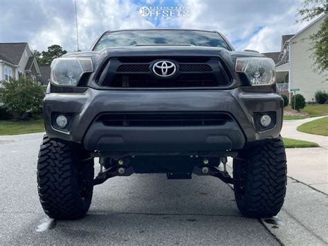 2013 Toyota Tacoma With 18x10 24 Moto Metal Mo962 And 33125r18 Toyo