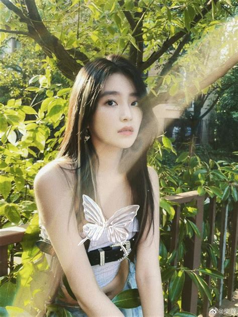 8歲演《步步》爆紅！承歡格格19歲「激短裙開高衩」秀火辣腿根險走光 娛樂星聞