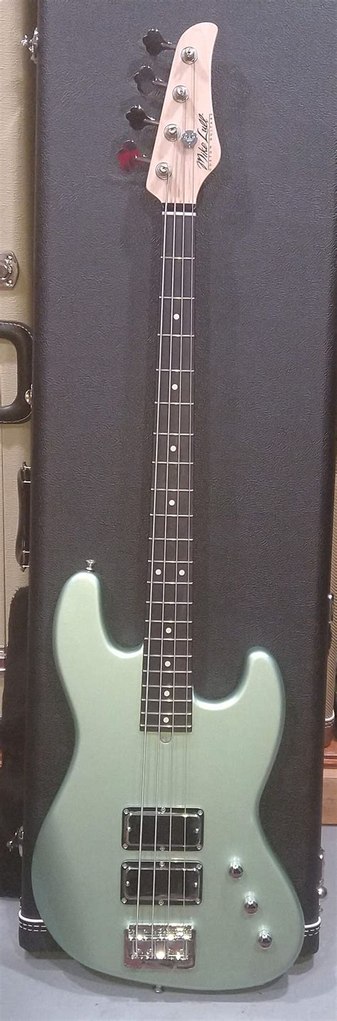 Basses With Thunderbird Pickups