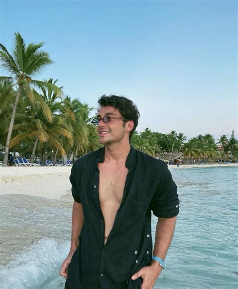 9 Mens Beach Style Ideas Photography Poses For Men Beach Poses Mens