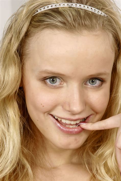 Amateur Girl Stunningyana Hot Girl Touchingyana F