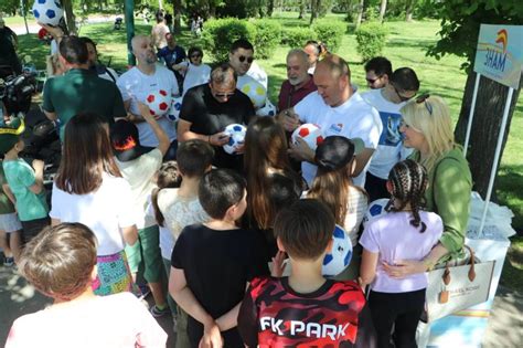 Maksim Dimitrievski On Linkedin Прекрасен ден во градскиот парк во Скопје Граѓаните ги