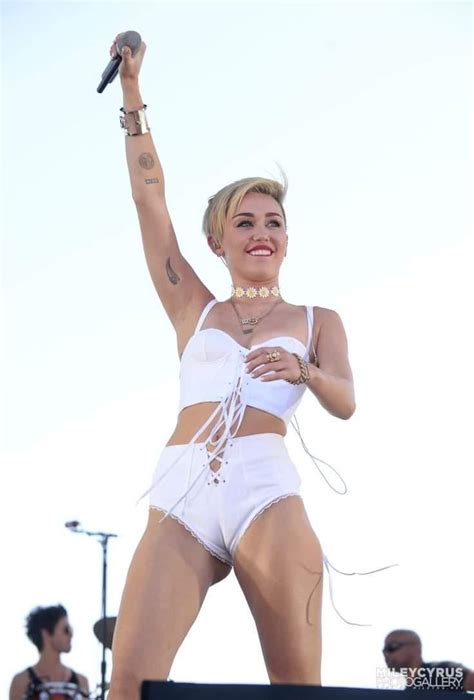 Miley Cyrus Workout Routine And Diet Plan For That Toned Body Can