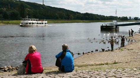 Subtle Behaviors That Make Others Instantly Fall In Love With You According To Psychology