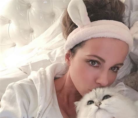 Kate Beckinsale Social Media 04 03 2020 • Celebmafia