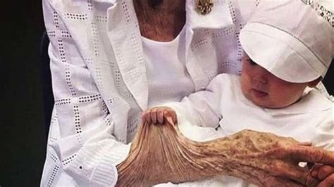 თეოფილე მალაქია ტატუს დახატვა და სიგარეტის მოწევა კი არ არის ცოდვა Youtube