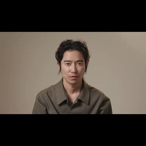 김정수 디저트도 먹을까 너 단거 좋아 하잖아 괜찮아 내가 살게 여기요 여기 초코 케익하고 마카롱 하나 주세요 블루베리 맛으로요 감사합니다 나 나 얼마 전에