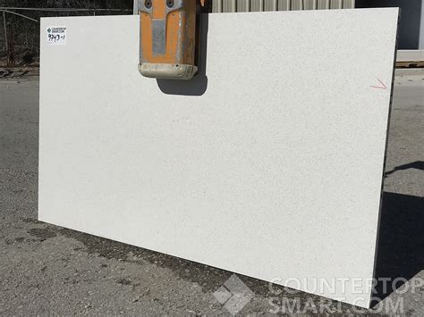 Blanco Maple Quartz Countertop Remnant 56x33 Polished 3 0cm