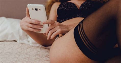 Talk Dirty To Me A Guide To The Art Of Phone Sex Femina In