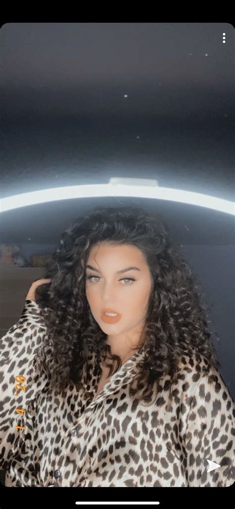 Turning Up The Volume Cute Selfie Ideas Modelling Model